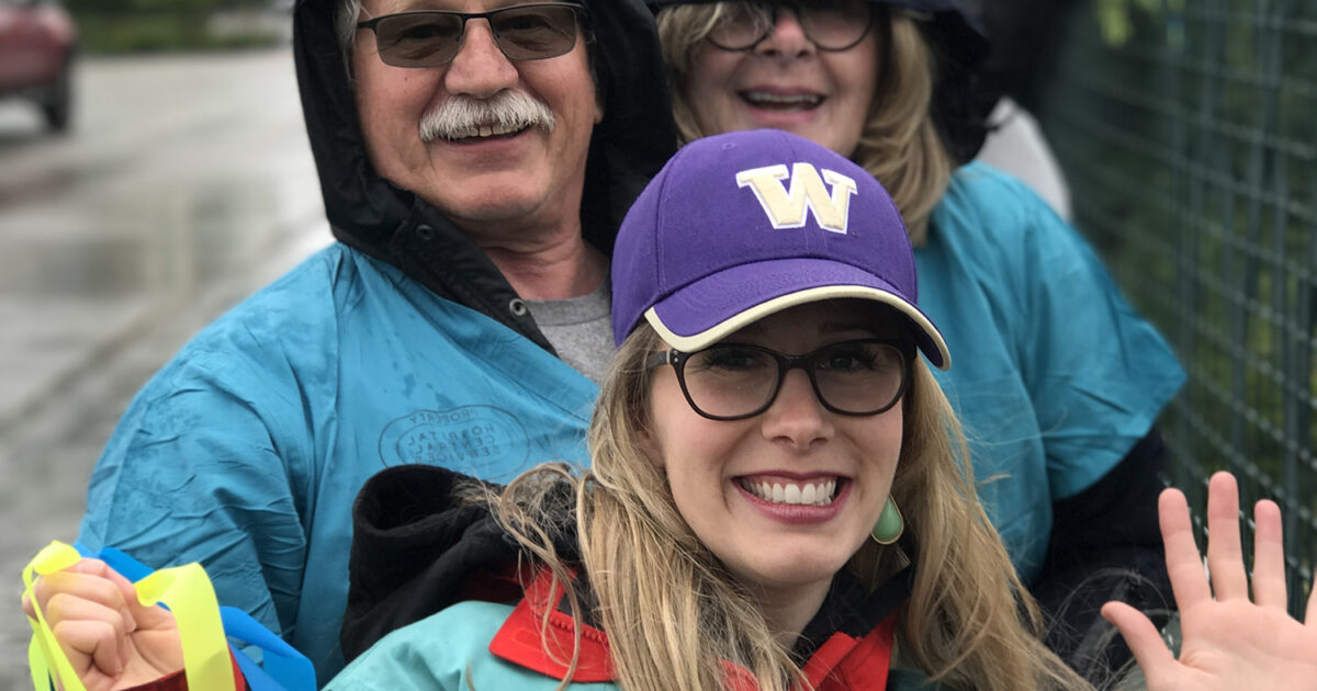 Overlake Hospital nurses and supporters unite on I-405 overpass to call ...